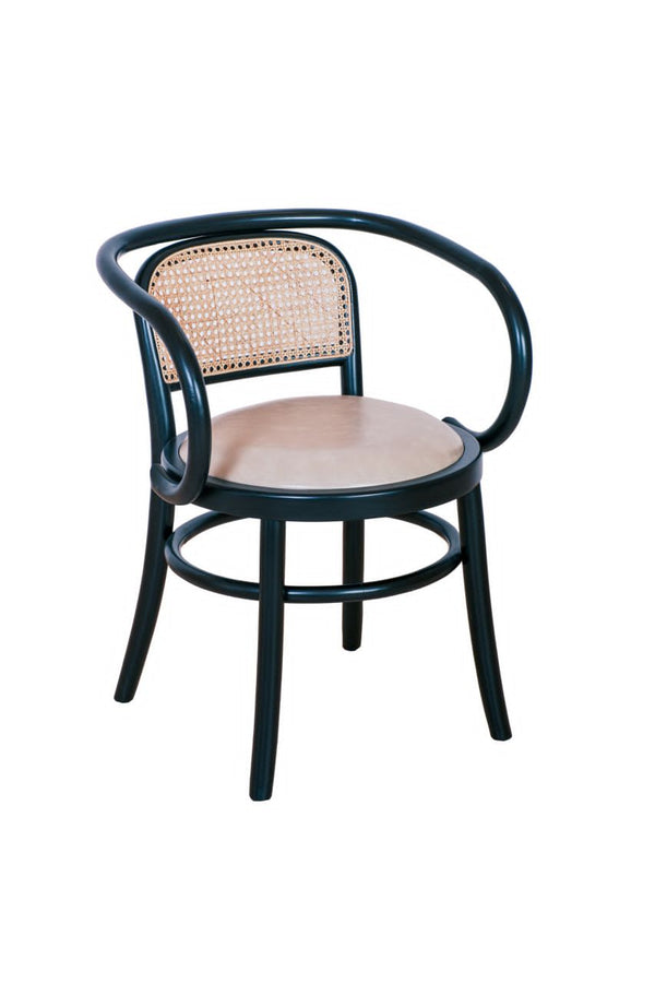 Vyska Rattan Chair - chic-est.